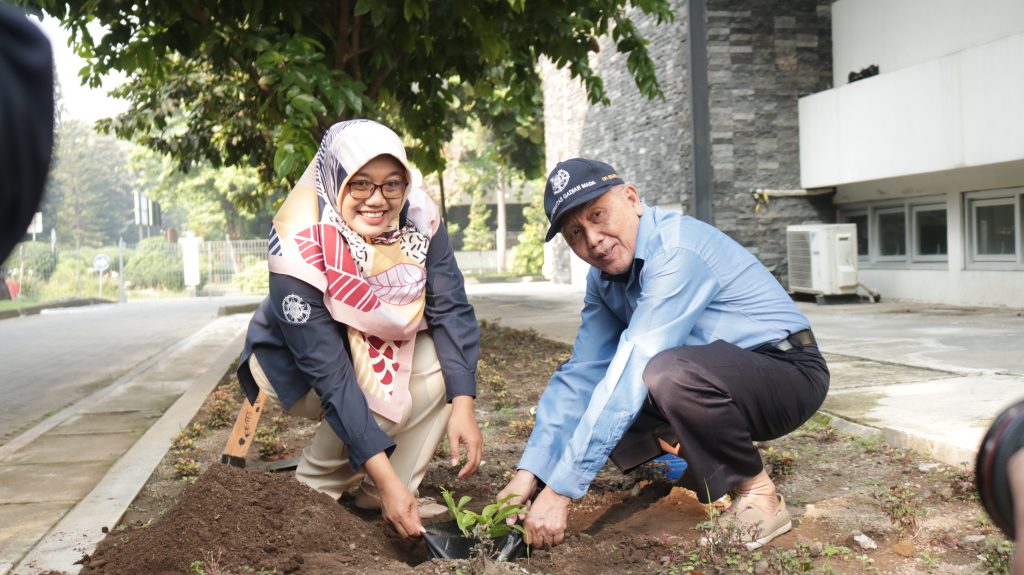 Refleksi Hari Lingkungan Hidup, FGe UGM Tanam Pohon Mojo – Fakultas ...