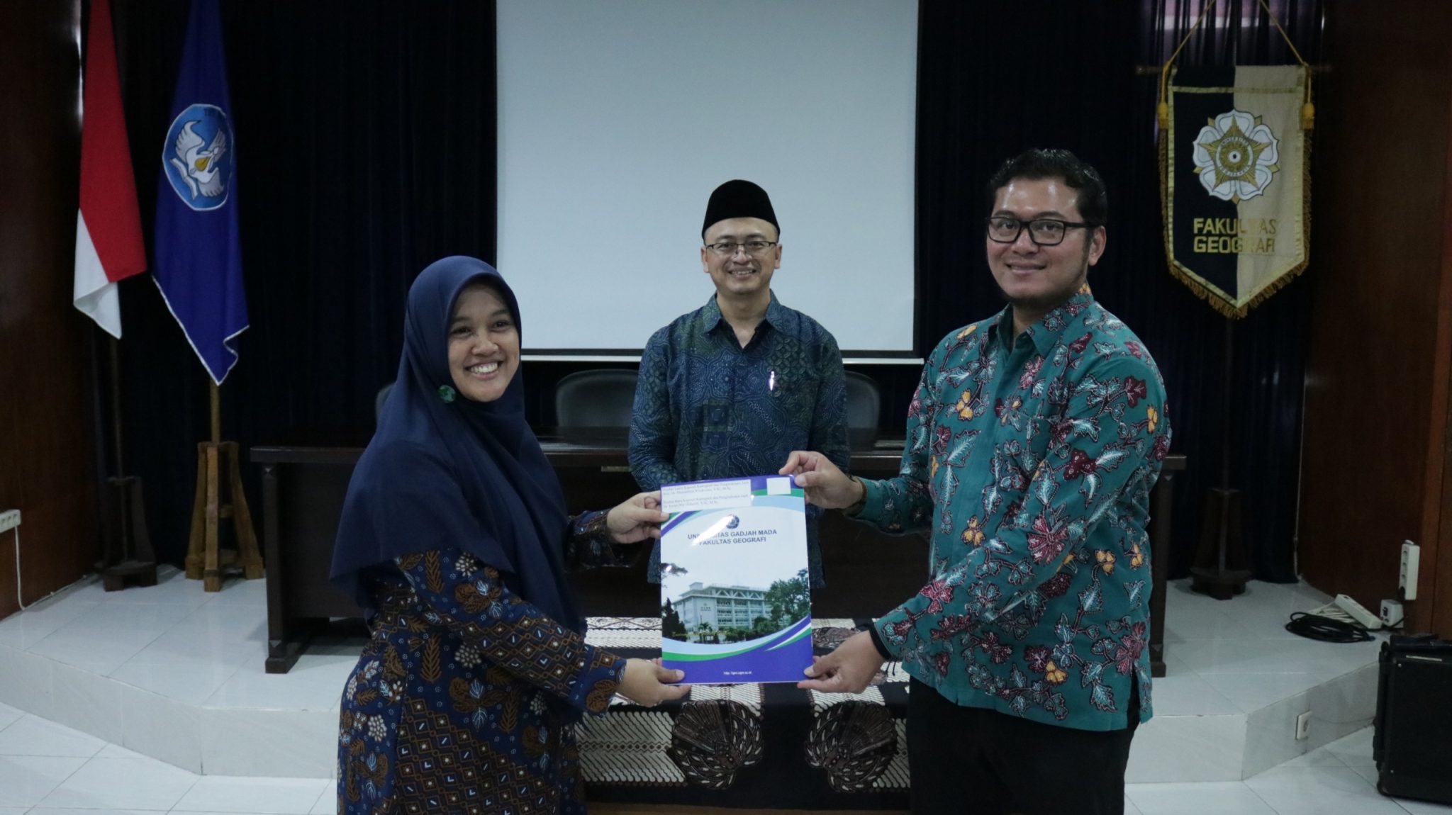 Serah Terima Jabatan, Dekan Geografi UGM Tekankan Integritas, Moralitas ...